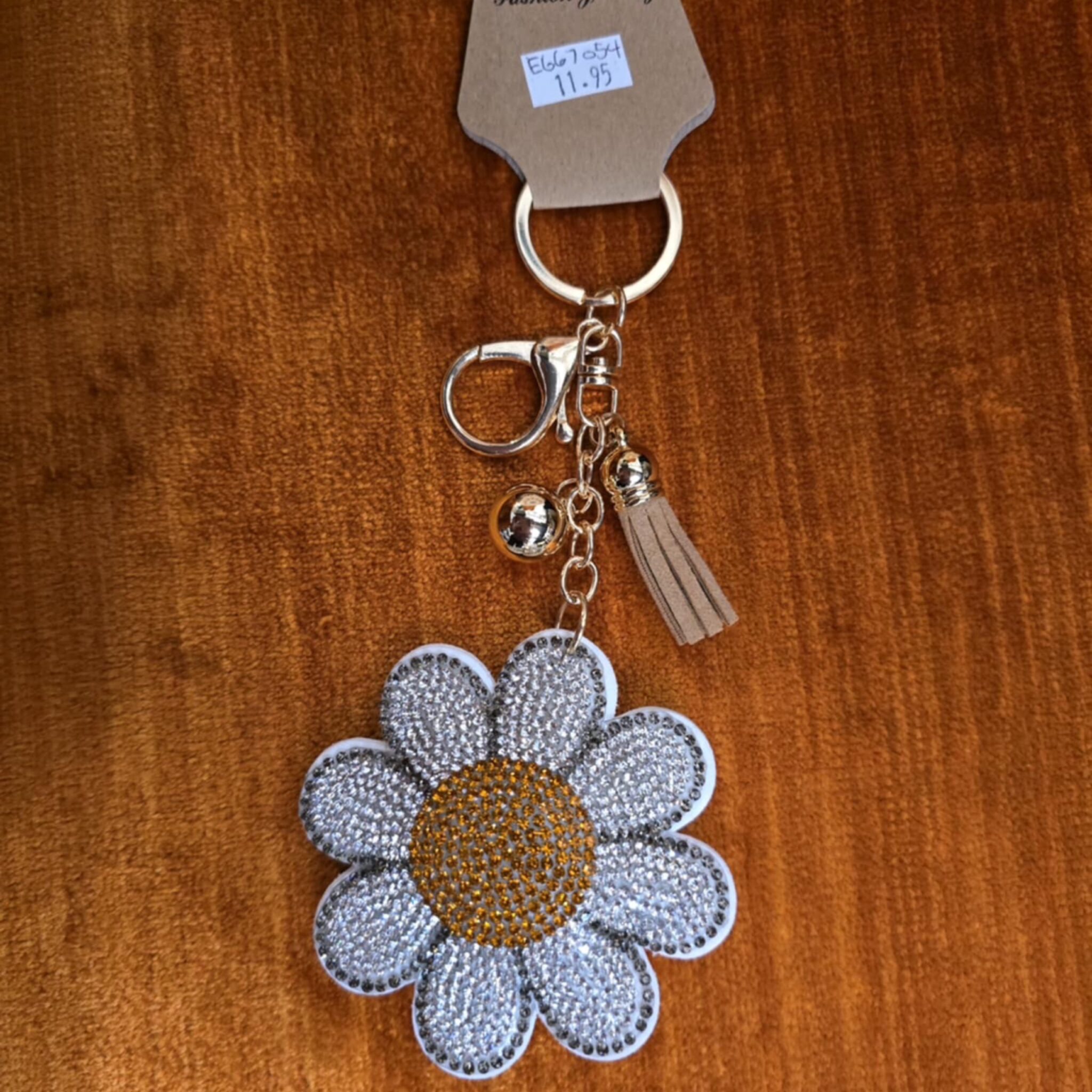 White Flower Keychain | Gypsy Willow